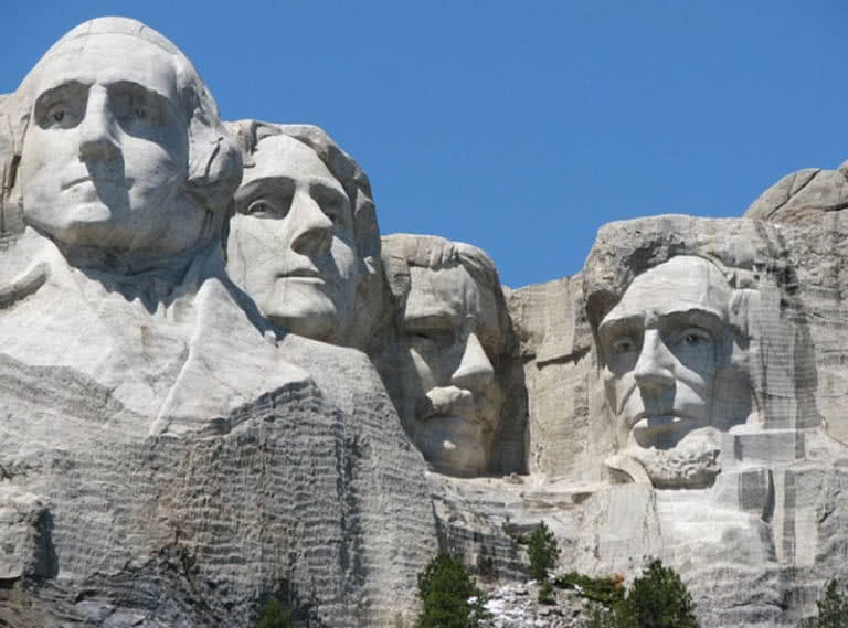 9 Most Amazing Colossal Statues In The World - The Mysterious World