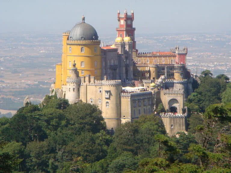 Top 10 most amazing royal palaces in the world - The Mysterious World